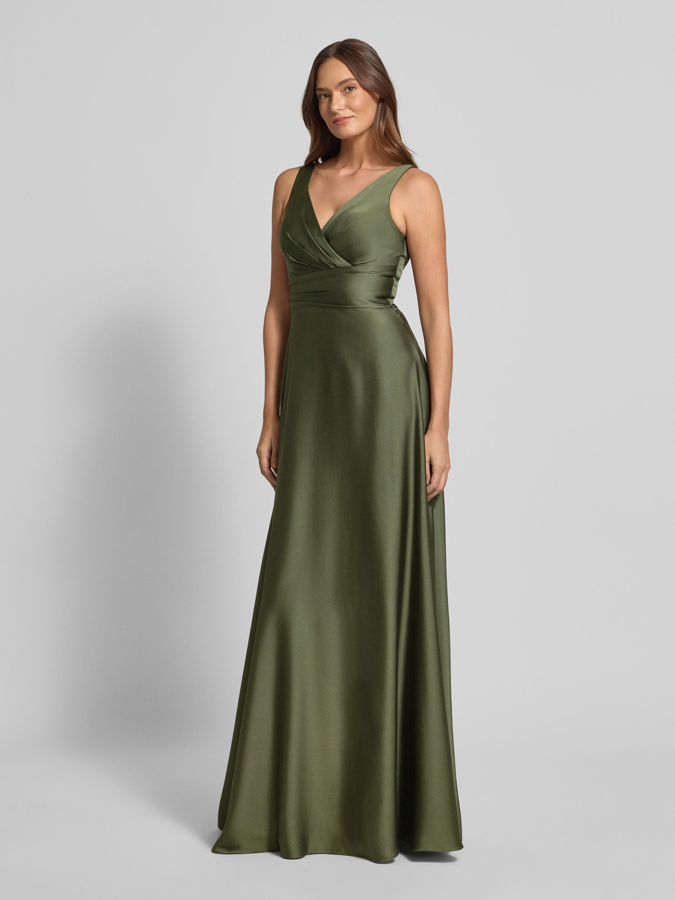 TROYDEN COLLECTION Abendkleid aus Satin mit V-Ausschnitt (oliv) online ...
