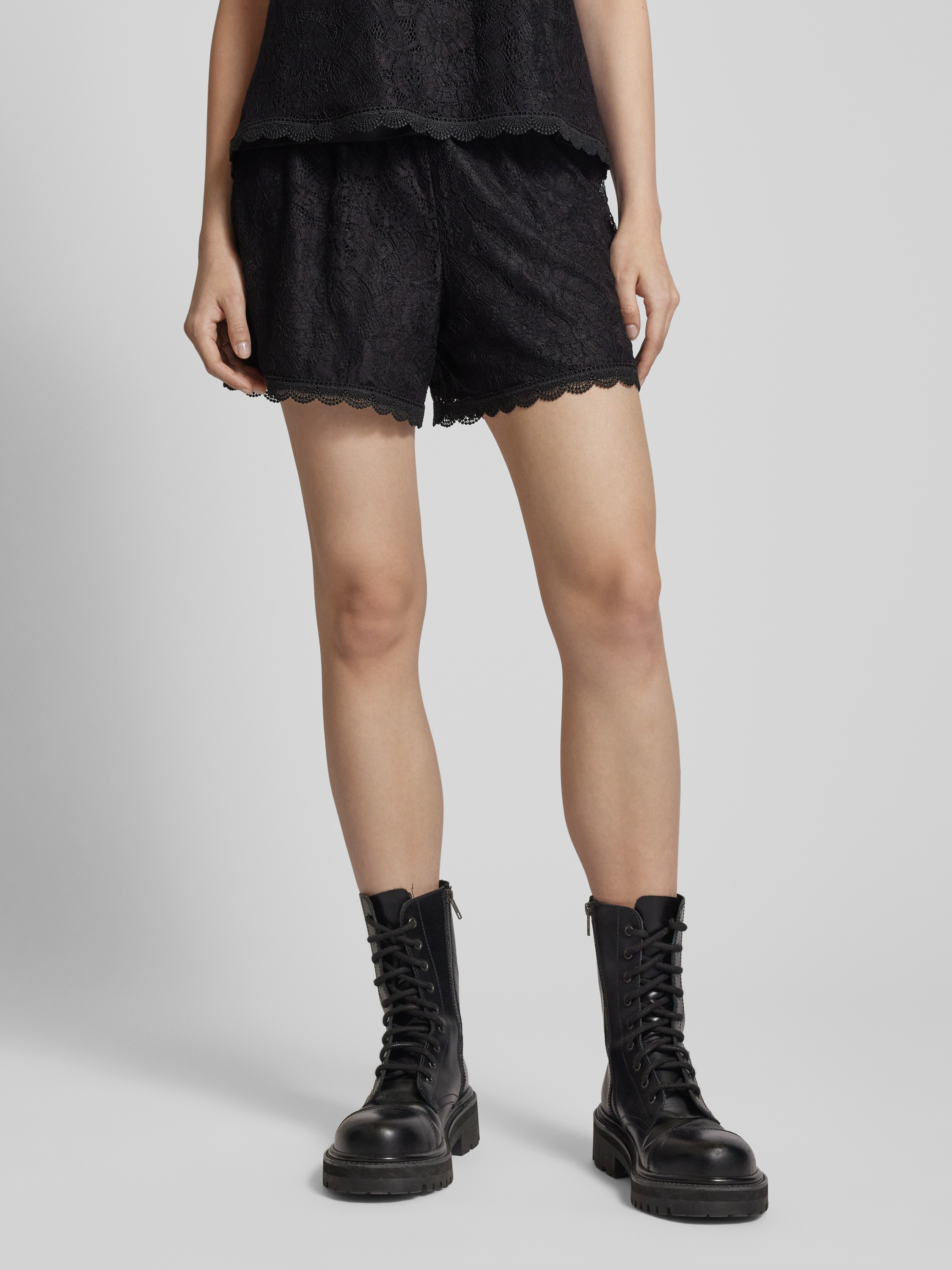 Pieces Loose Fit Shorts mit Ausbrenner-Effekt Modell 'OLLINE' (black) online kaufen