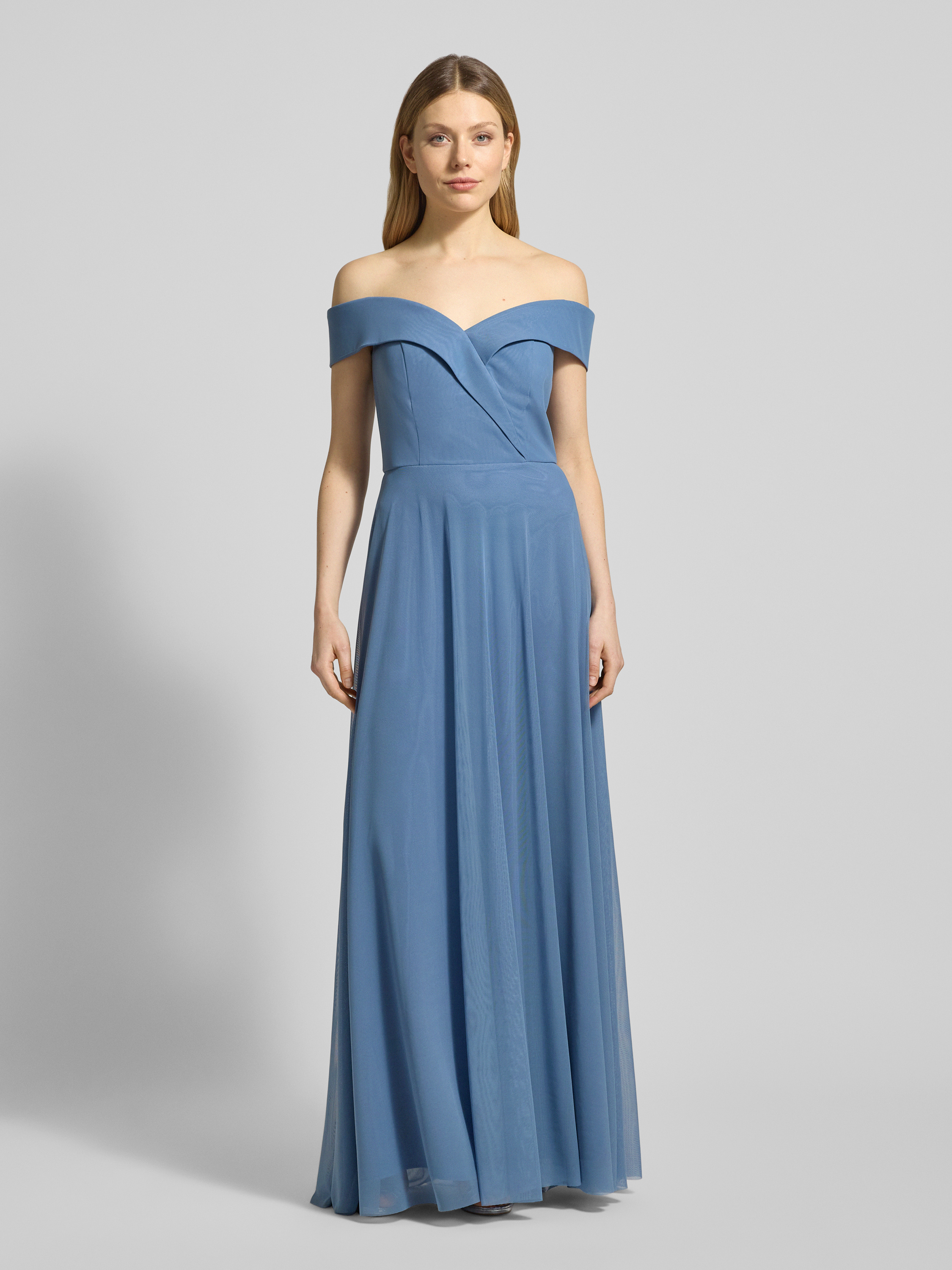 TROYDEN COLLECTION Avondjurk in Off-shoulder-look in lichtblauw online ...
