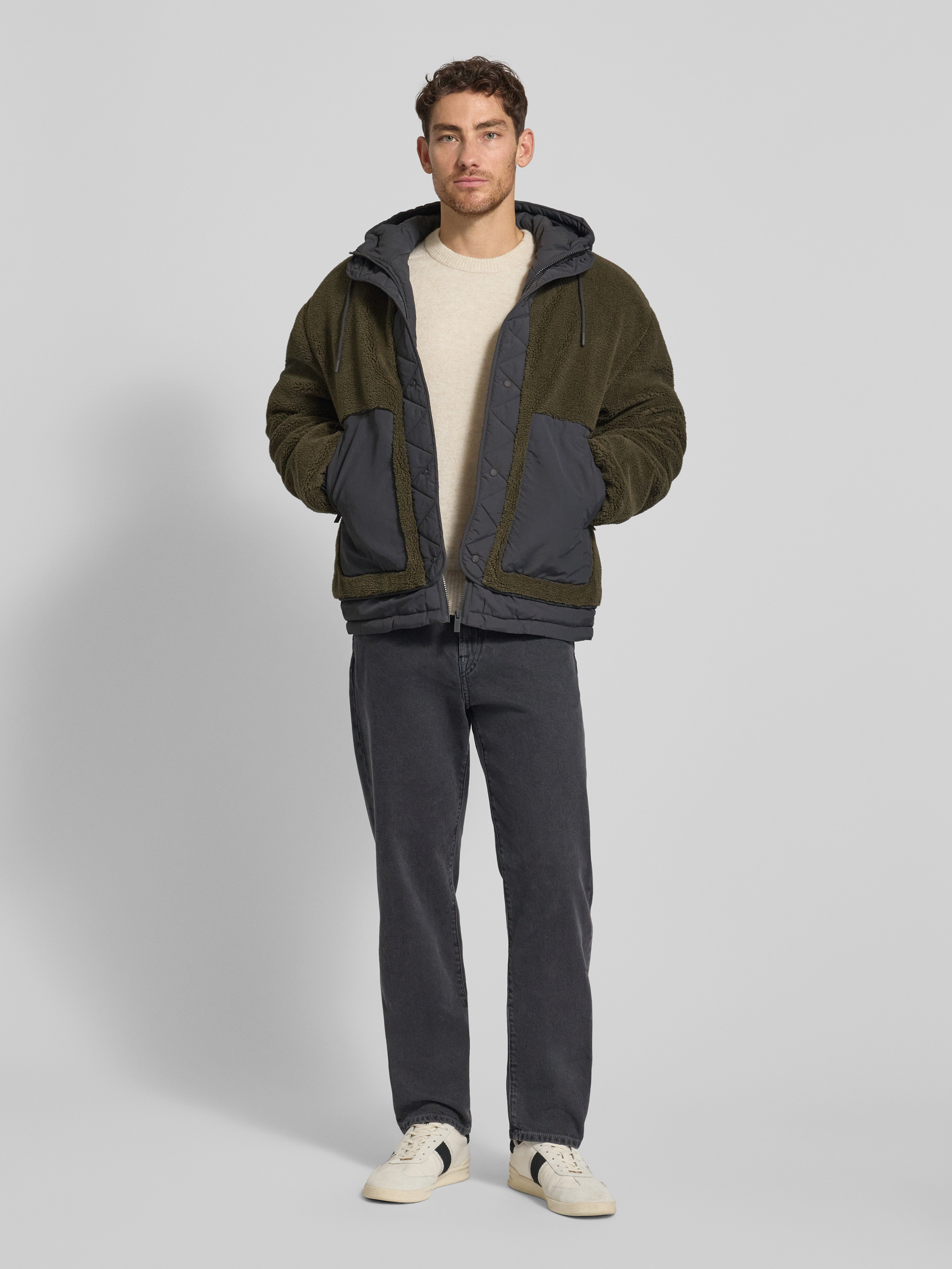 MCNEAL Teddyjacke mit Kapuze (oliv) online kaufen