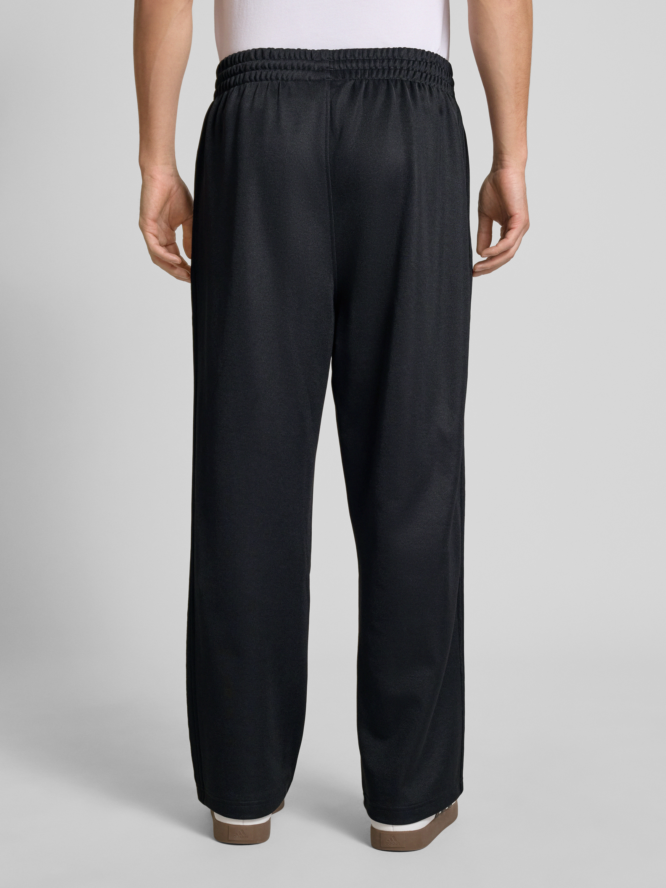 adidas Originals Baggy Fit Sweathose aus Baumwoll-Mix mit Bügelfalten ...