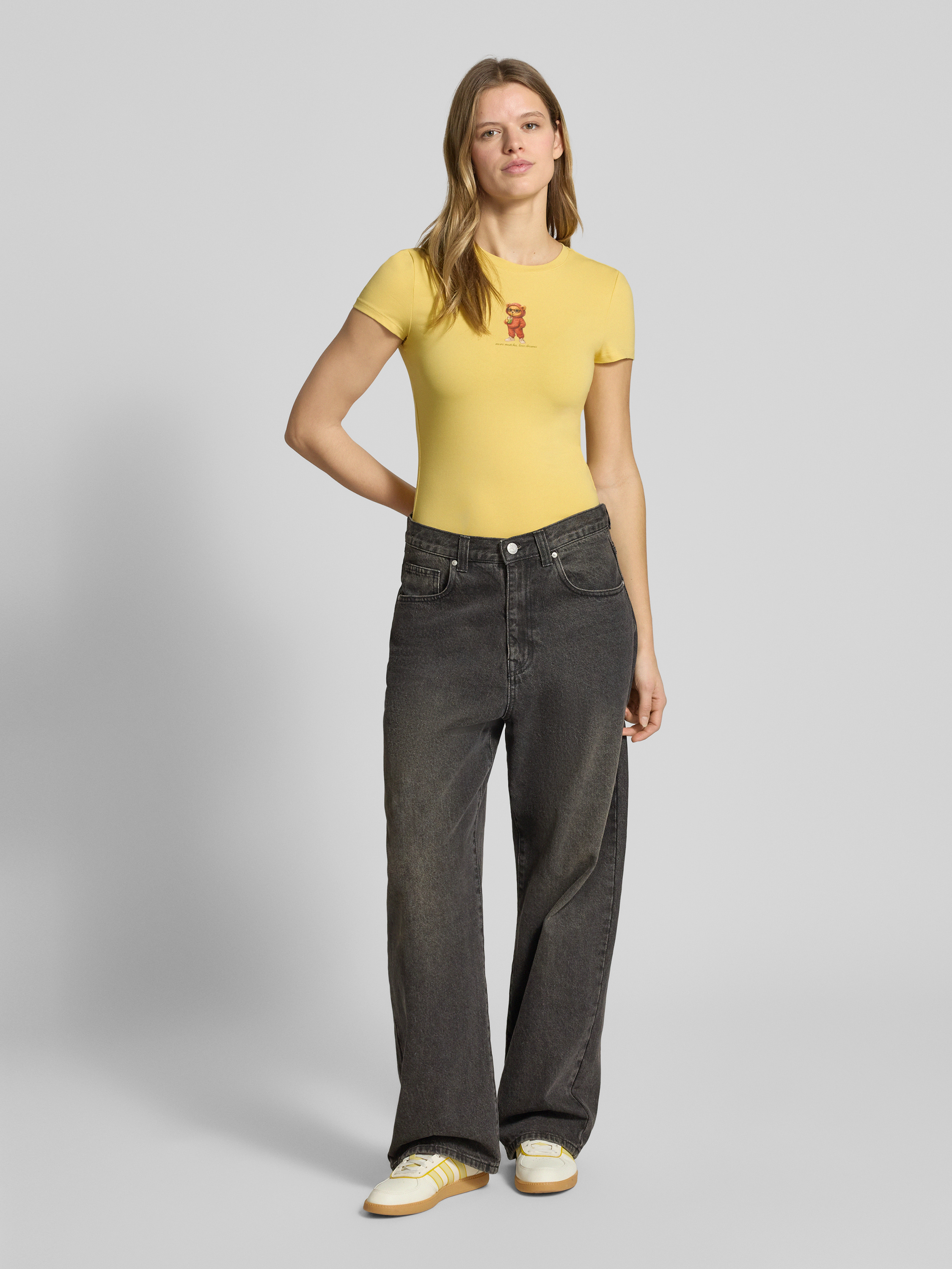 Review Slim fit T-shirt met logoprint, model 'Sweet' in pastelgeel ...