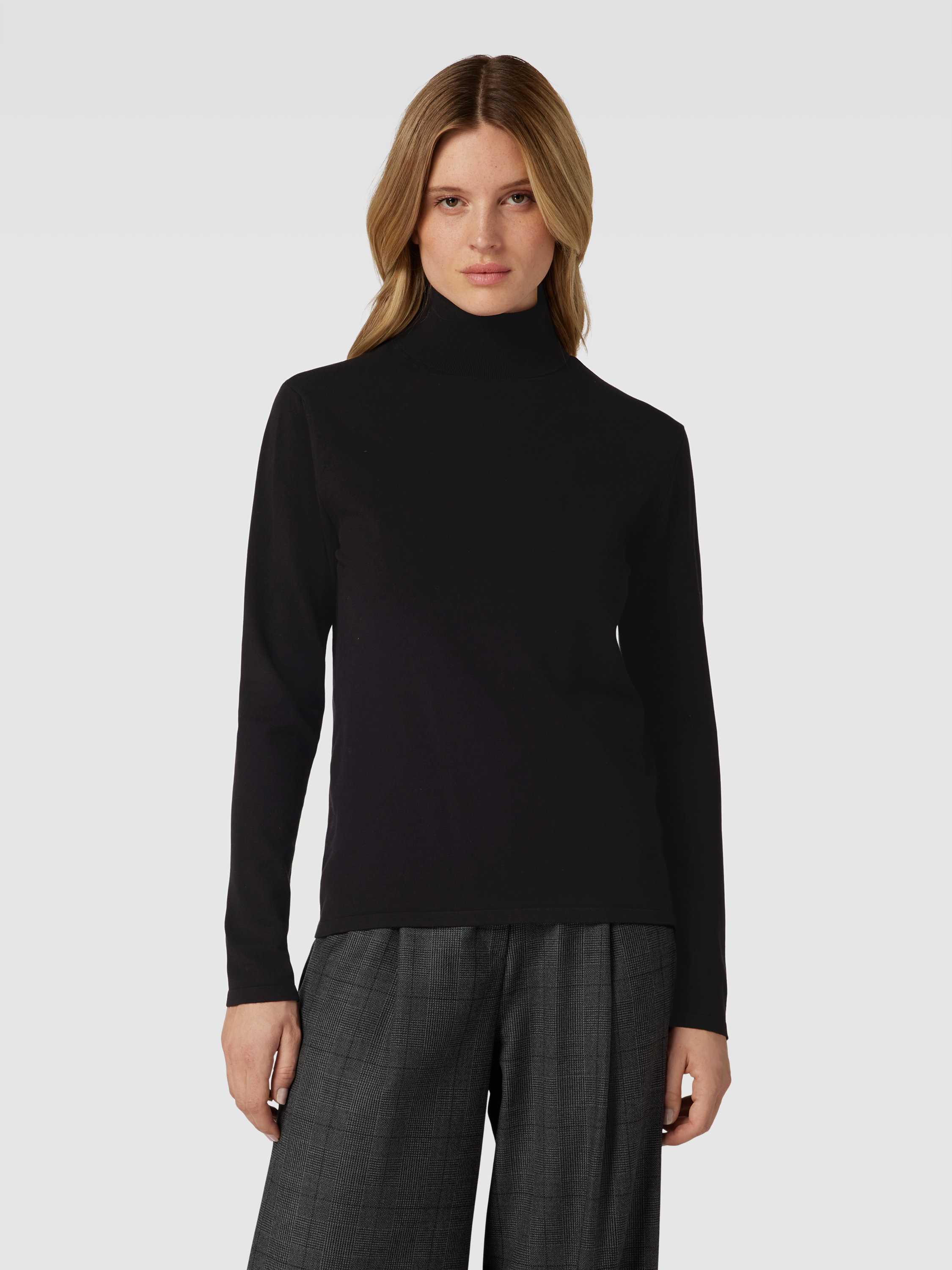 Milano Italy Rollkragenpullover mit leicht überschnittenen Schultern ...