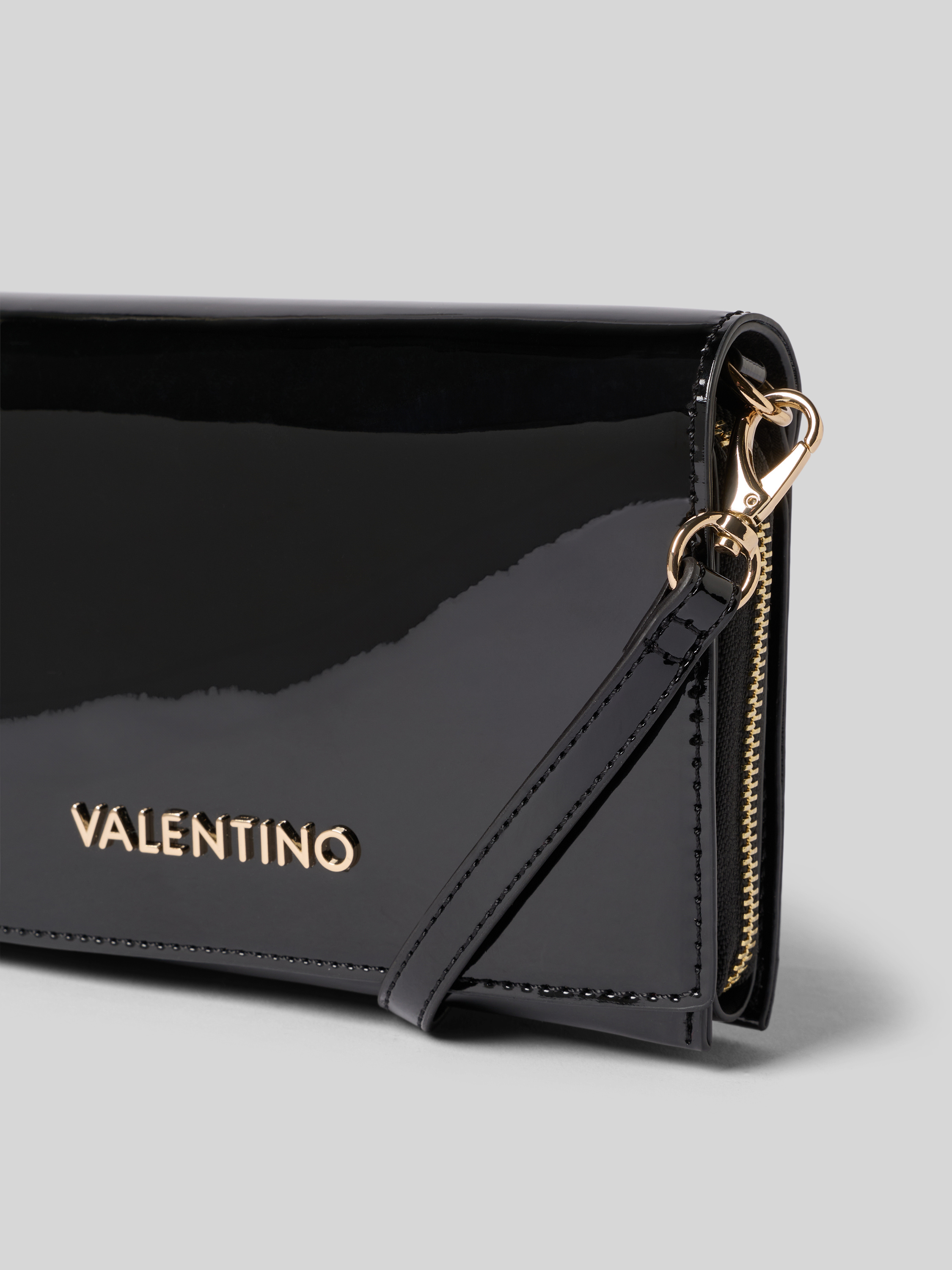 VALENTINO BAGS Schoudertas met labelapplicatie, model 'EMBER' in zwart ...