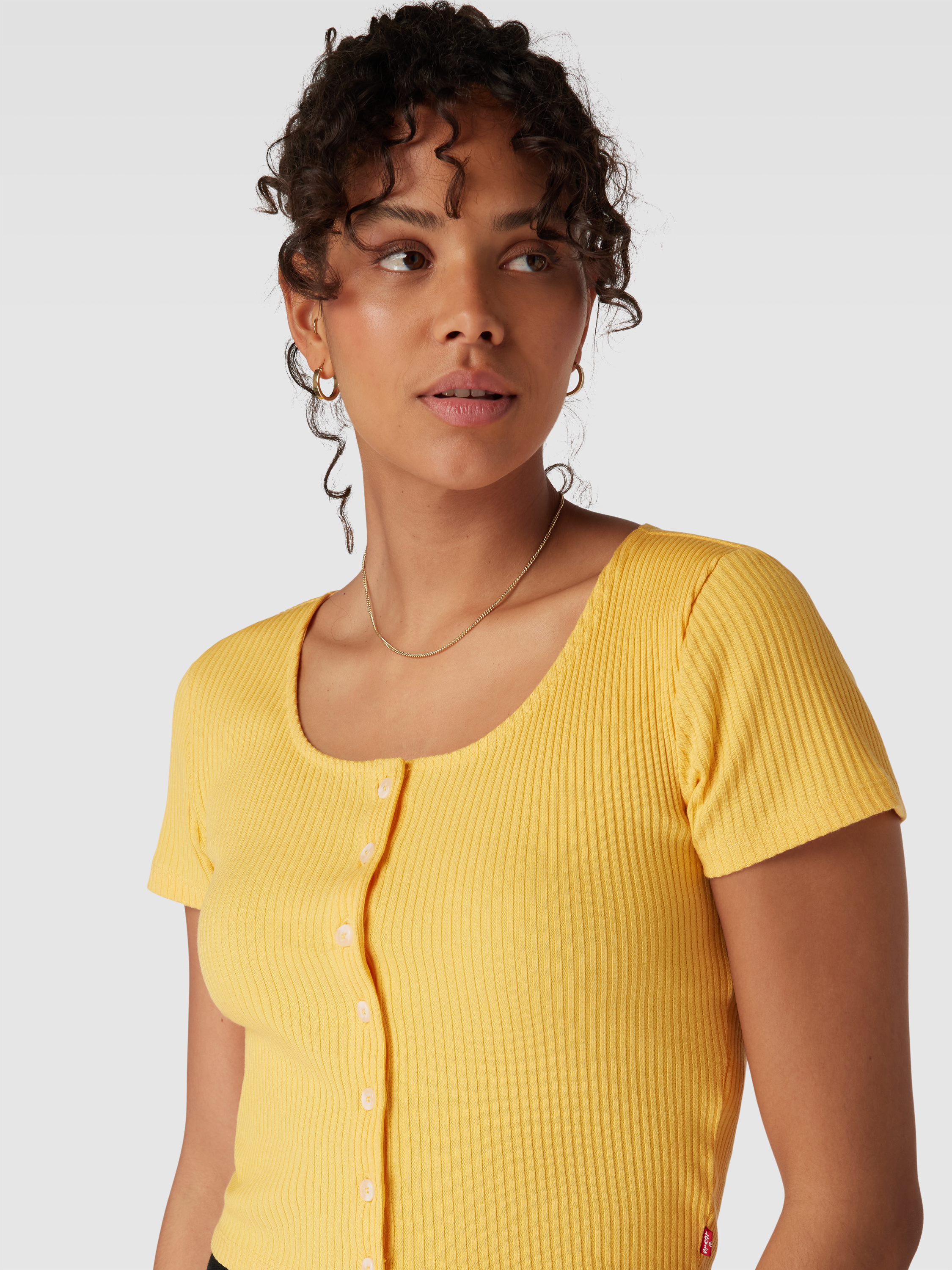 Levi's® T-Shirt in Ripp-Optik Modell 'RACH' (gelb) online kaufen