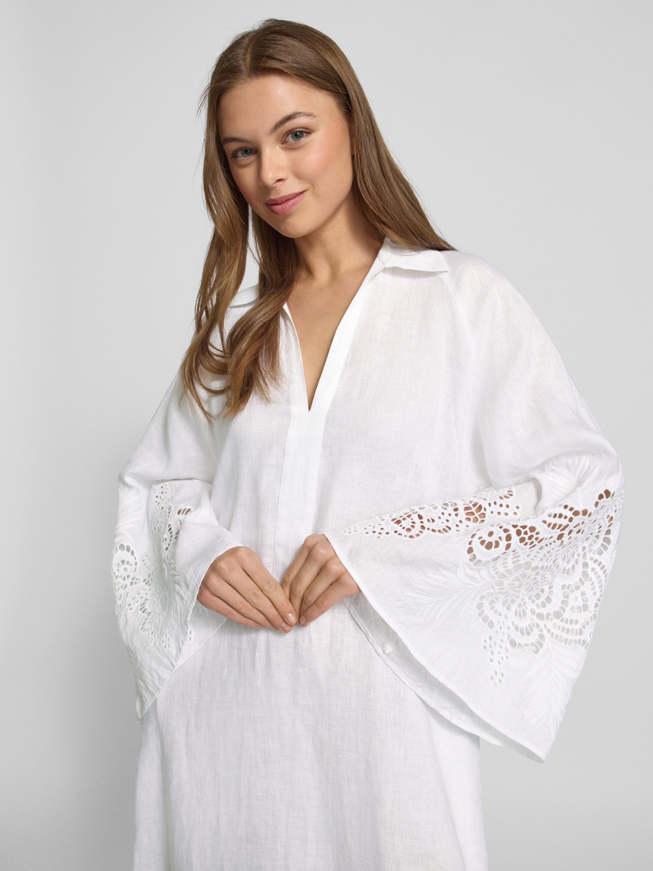 Max Mara Studio Leinenkleid mit Lochstickerei Modell 'STRANO' (weiss ...