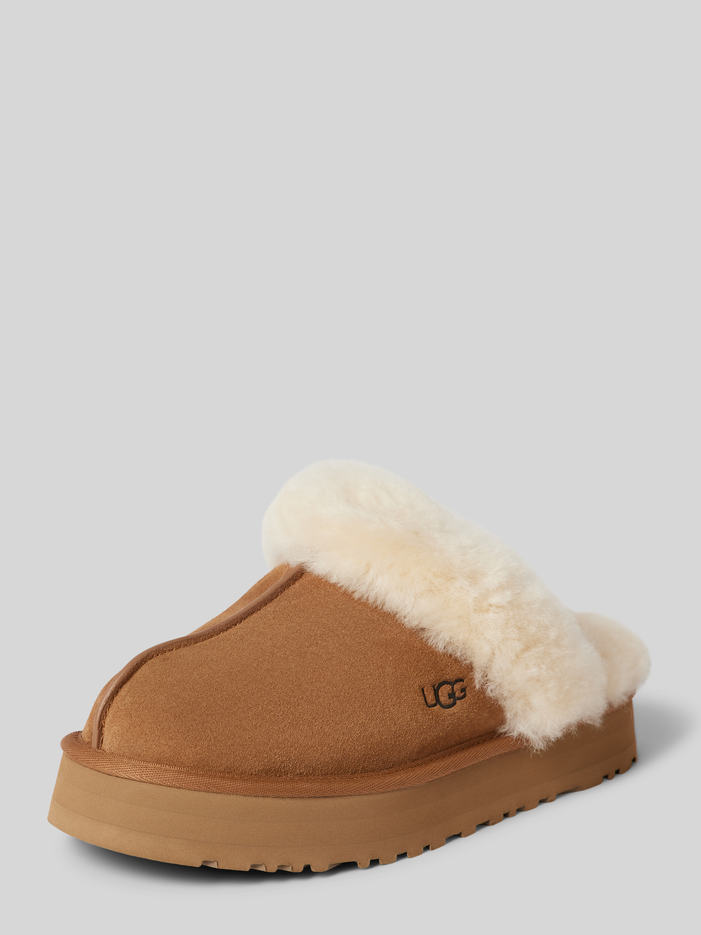 UGG Leren slippers met labelstitching, model 'DISQUETTE' in camel ...
