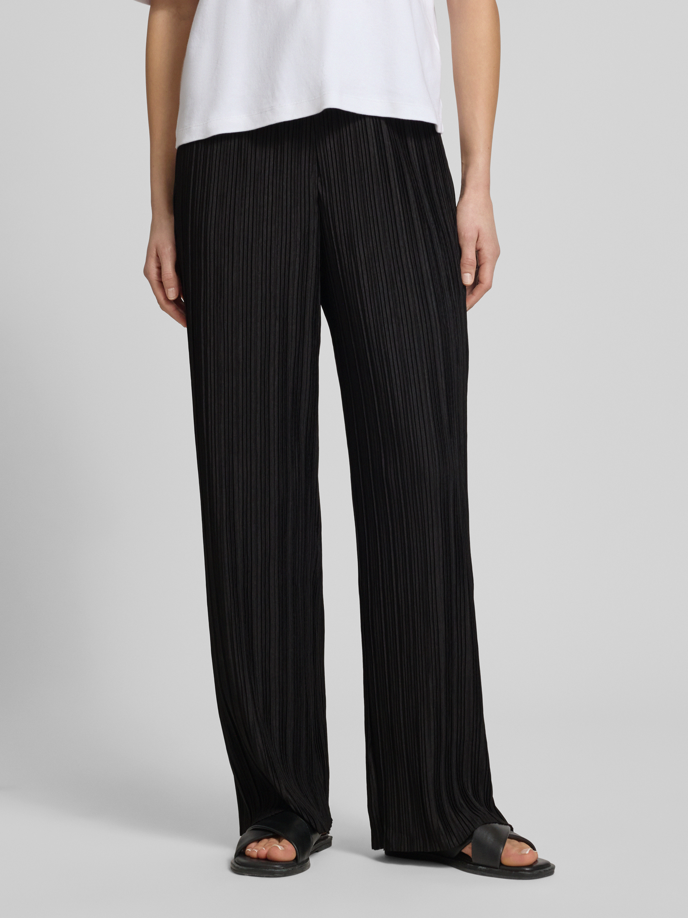 ICHI Stoffen broek met plissévouwen model 'MIKALA' in zwart online ...