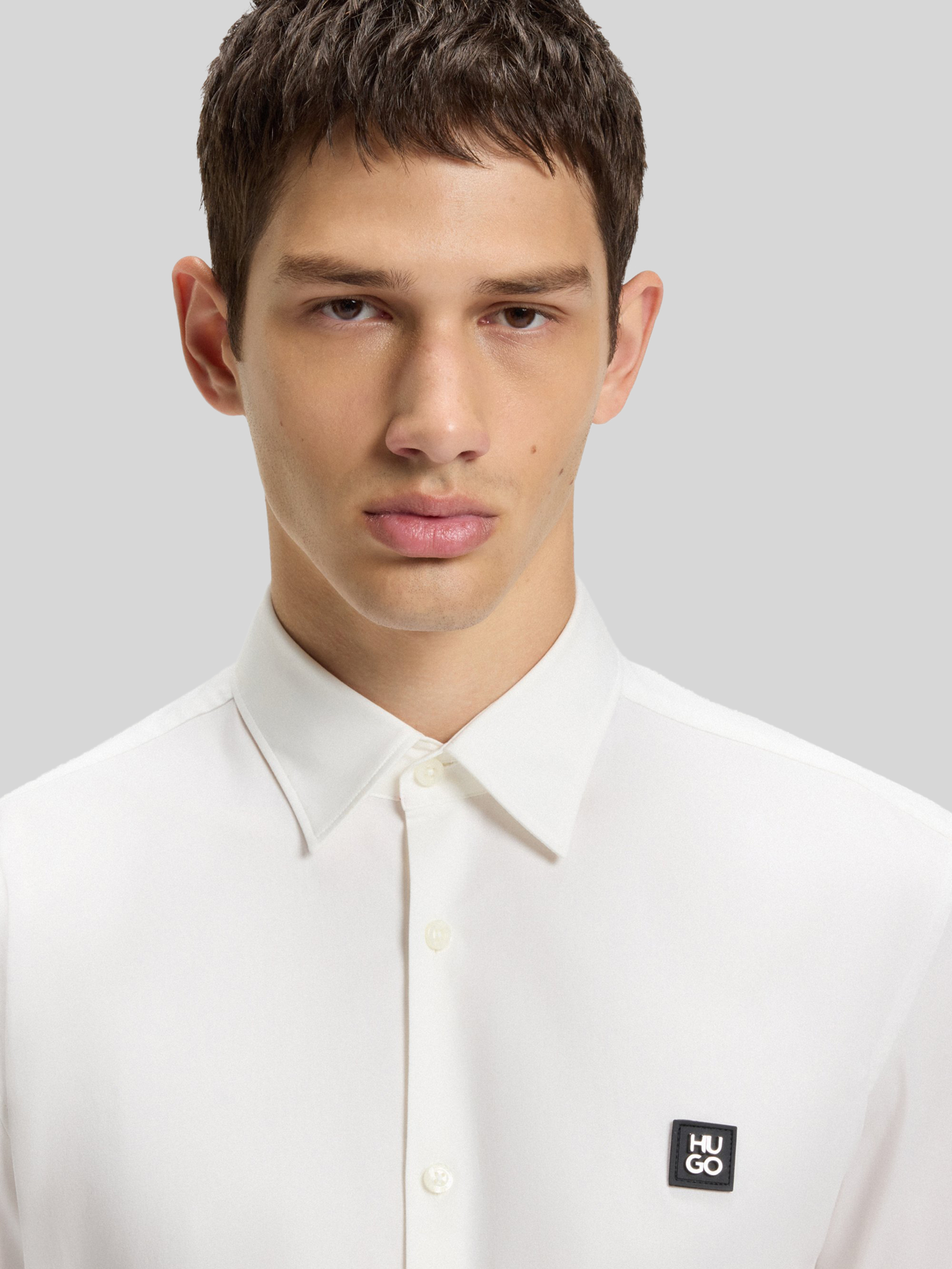 Kup online HUGO Koszula casualowa o kroju slim fit z mieszanki bawełny ...