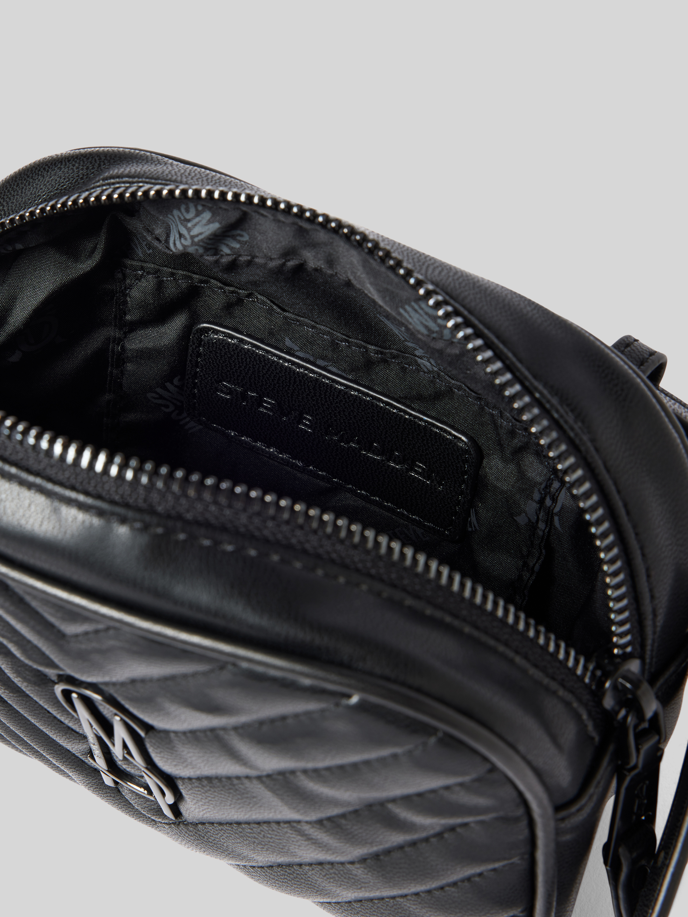 Steve Madden Handtasche mit Label-Applikation Modell 'BENRICO' (black ...