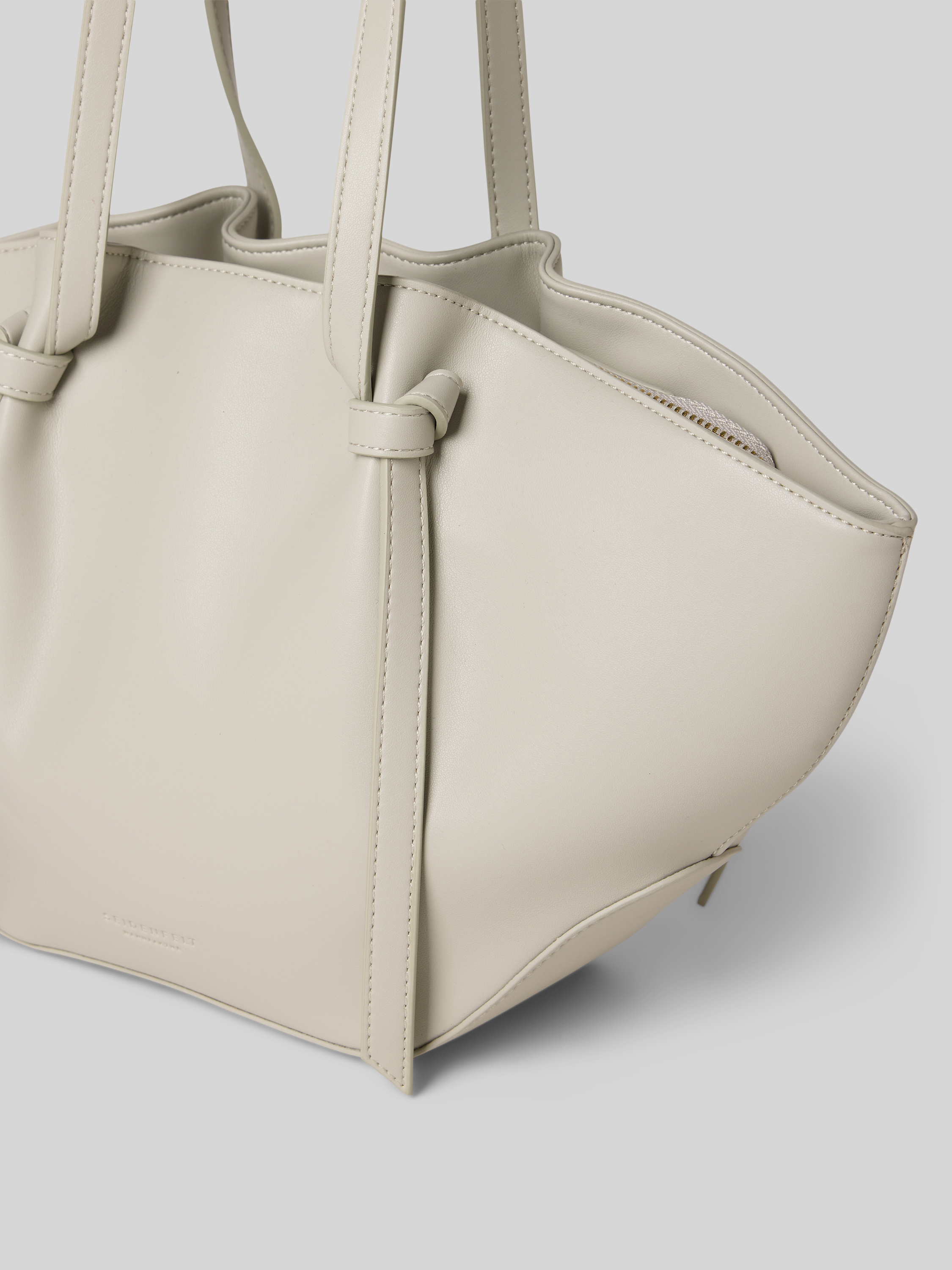 Seidenfelt Shopper mit Label-Detail Modell 'RYD' (hellgrau) online kaufen