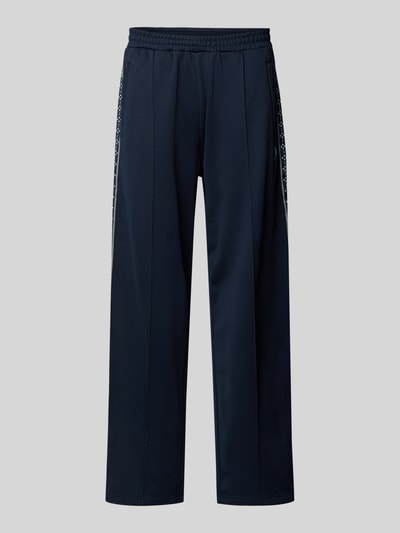 REVIEW Trainingshose mit Biese, aufgesetztem Band und Logo-Bestickung ...