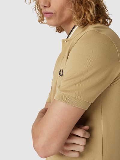 Fred Perry Poloshirt mit Logo-Stitching Modell 'COLLAR' (sand) online ...