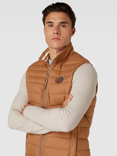 Christian Berg Men Steppweste mit Label-Patch (hazel) online kaufen