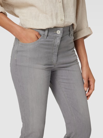 Zerres Caprijeans mit Label-Patch Modell 'CORA' (hellgrau) online kaufen