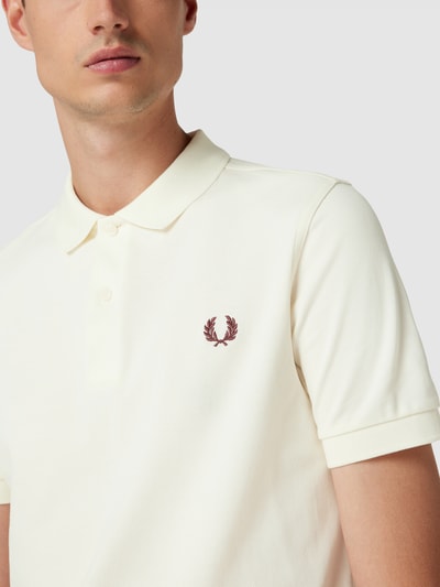 Fred Perry Poloshirt mit Label-Stitching Modell 'PLAIN' (ecru) online ...