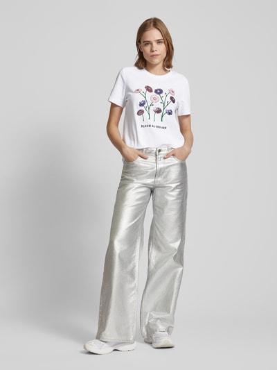 Kup online Only T-shirt z kwiatowym nadrukiem (biały)