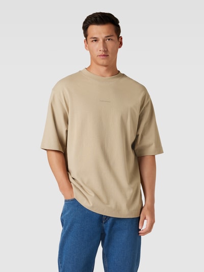 Armedangels T-Shirt mit Label-Print Modell 'AALOX' (sand) online kaufen