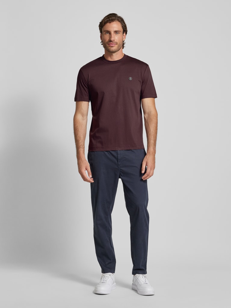 BOSS T-Shirt mit Label-Patch Modell 'Taut' (bordeaux) online kaufen