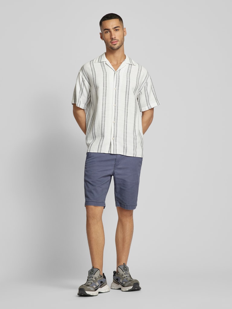 Levi's® Korte regular fit chino met knoopsluiting in antraciet online ...