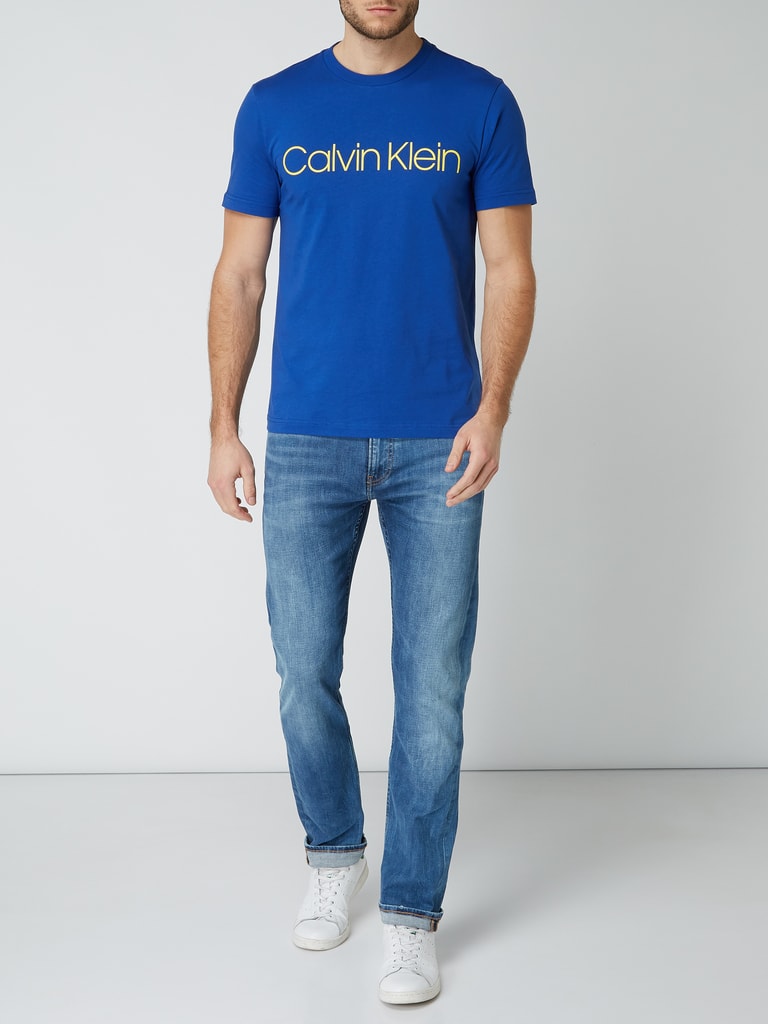 Kup online CK Calvin Klein T-shirt z nadrukiem z logo (niebieski)