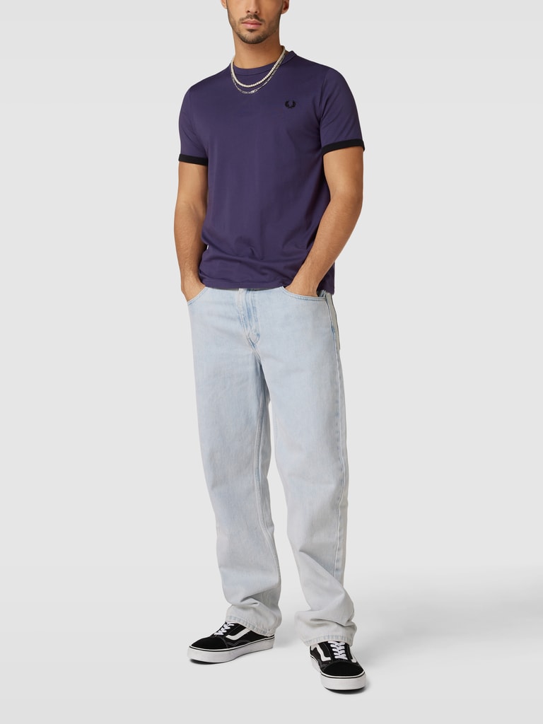 Fred Perry T-Shirt mit Logo-Stitching Modell 'RINGER' (lila) online kaufen