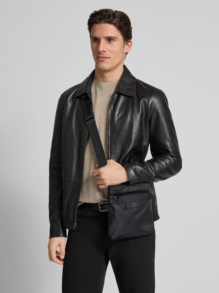 HUGO Schoudertas met labelapplicatie, model 'Nesh' in zwart online ...