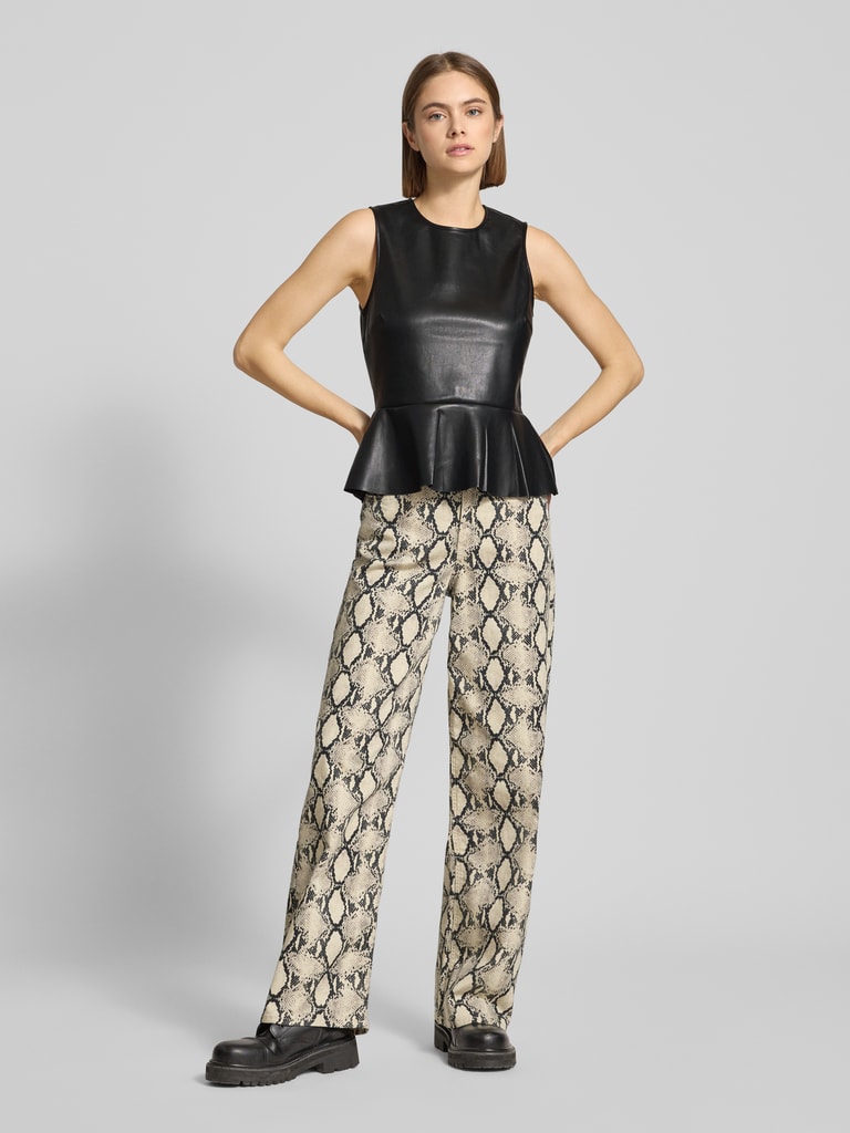 Gina Tricot Top in Leder-Optik mit rückseitigem Knopfverschluss (black ...