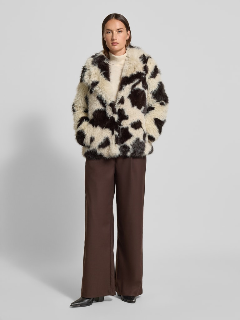 B.Young Jacke aus Kunstfell Modell 'Bemio Cow Jacket' (offwhite) online ...