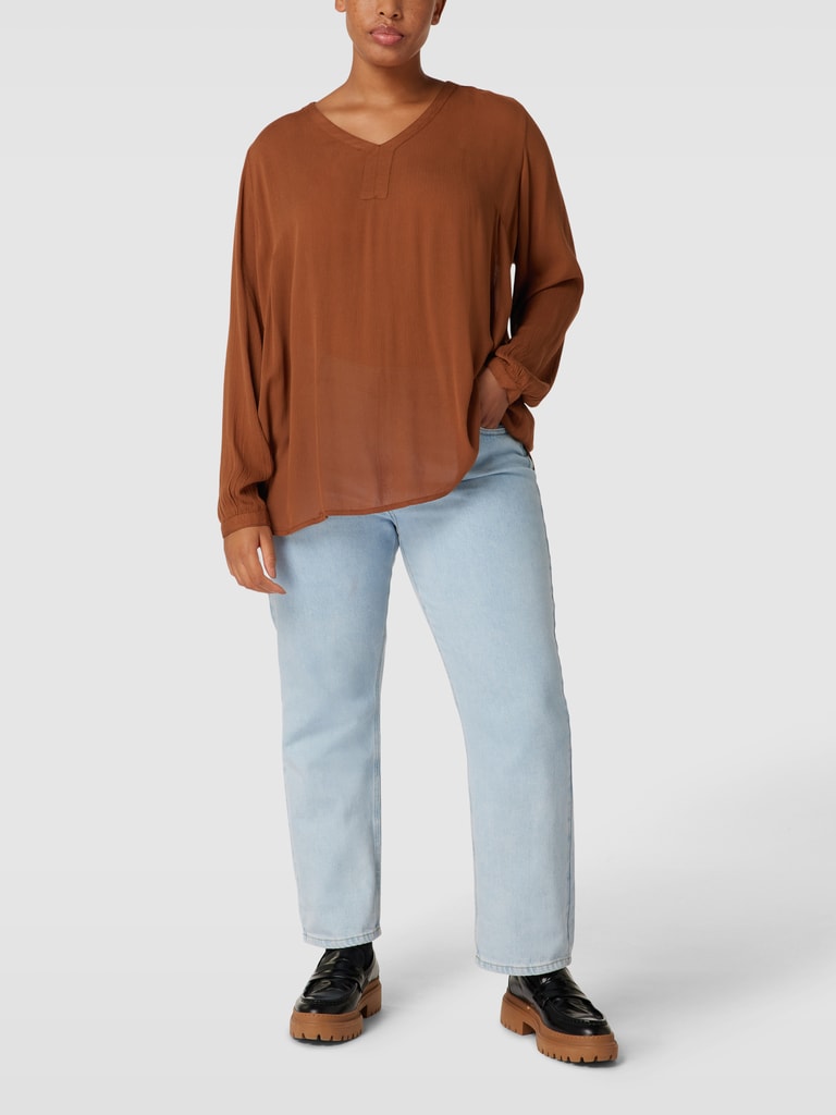 KAFFE Curve Blouse met V-hals, model 'AMI' in hazelnoot online kopen | P&C