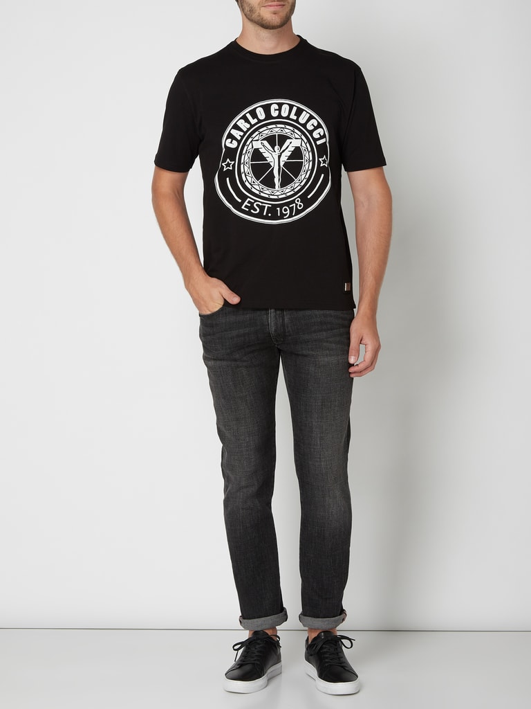 CARLO COLUCCI T-Shirt mit gummiertem Logo-Print (schwarz) online kaufen