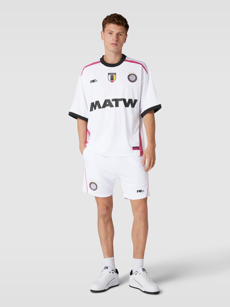 Kup online Review X MATW T-shirt z naszywkami z logo — MATW x REVIEW ...