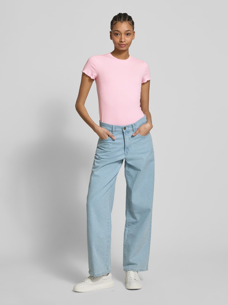 Kup online Pieces T-shirt o kroju slim fit z dodatkiem wiskozy model ...