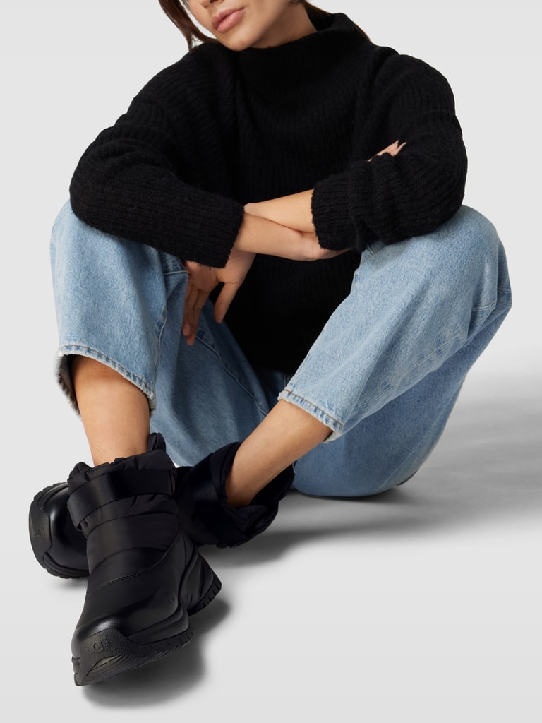 UGG Stiefel mit Label-Details (black) online kaufen