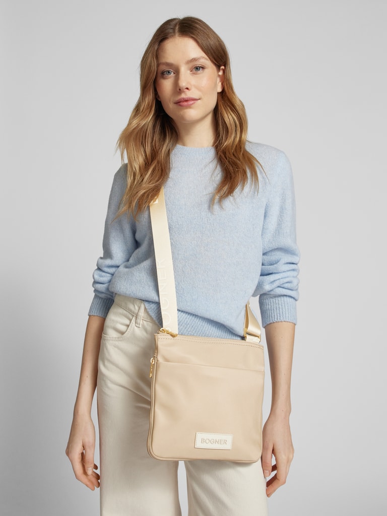 BOGNER Schoudertas met labelpatch, model 'saxon serena' in zand online ...