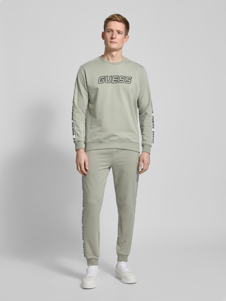 Guess Activewear Sweatpants mit Label-Detail Modell 'NEW ARLO' (oliv ...