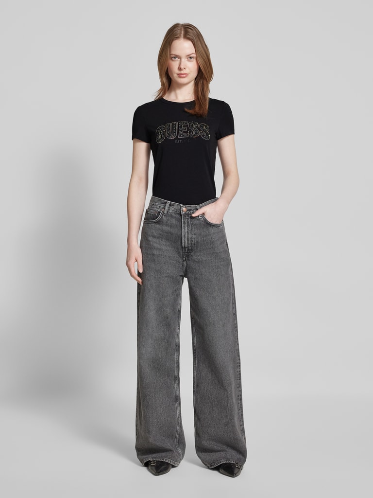 Kup online Guess T-shirt z wyhaftowanym logo (czarny)