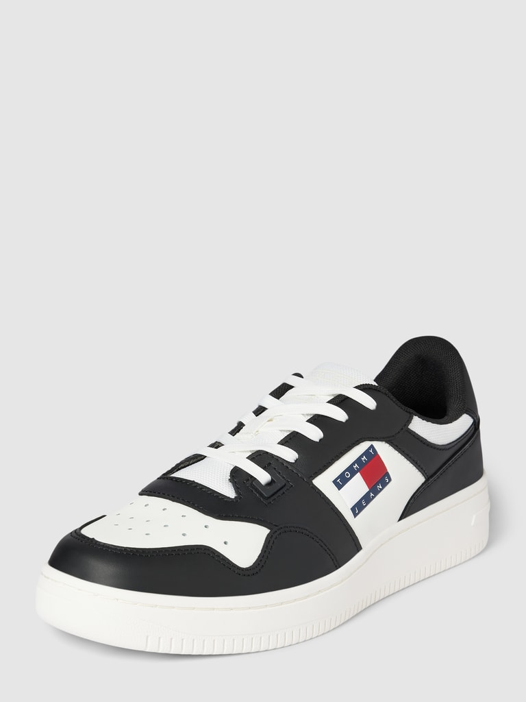 Kup online Tommy Jeans Sneakersy z detalem z logo model ‘RETRO BASKET ...