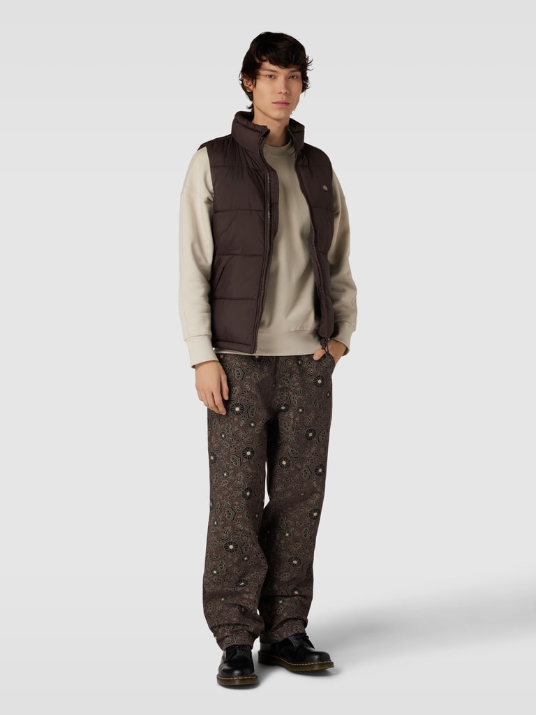 Kup online Dickies Spodnie materiałowe ze wzorem na całej powierzchni ...