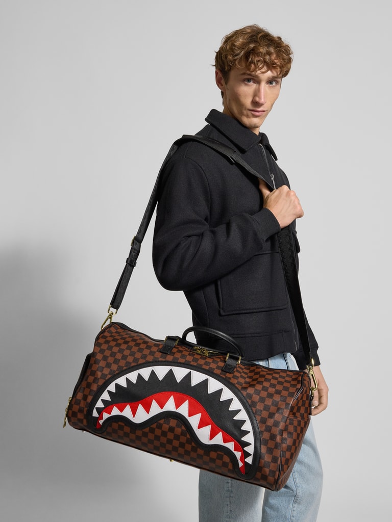 Sprayground Weekendtas in all-over look, model 'SAWTOOTH SHARKS IN ...