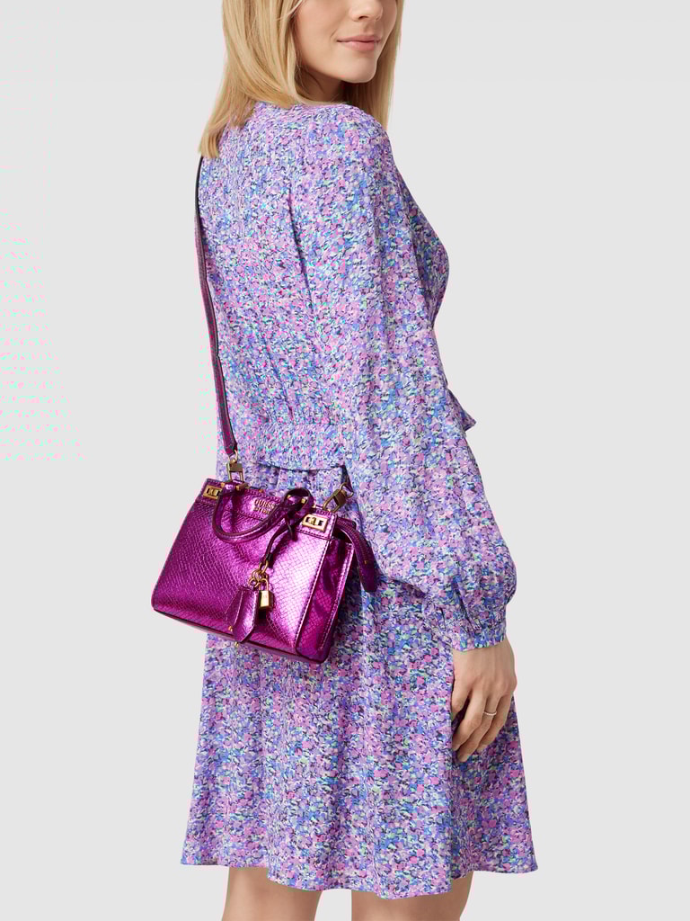 Kup online Guess Torebka z efektem metalicznym model ‘KATEY MINI ...