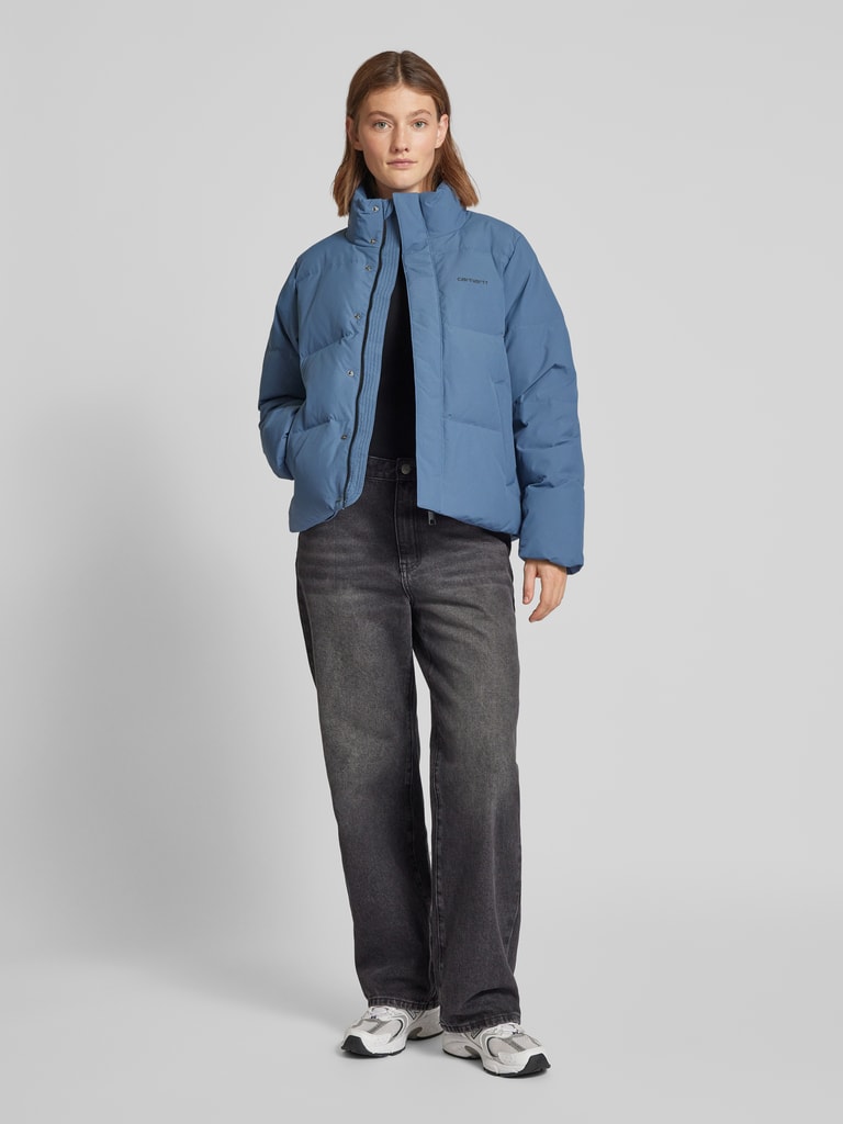 Carhartt Work In Progress Gewatteerd jack met opstaande kraag, model 'Yanie' in blauw online ...