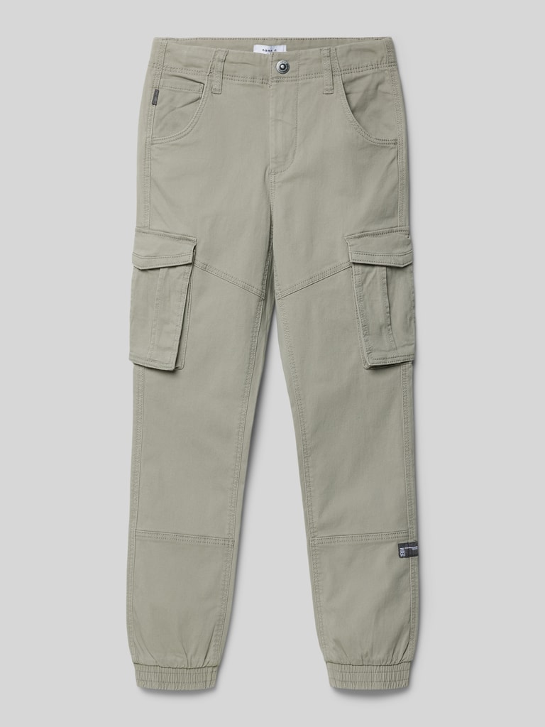 Kup online Name It Spodnie cargo z kieszeniami cargo model ‘Ryan ...