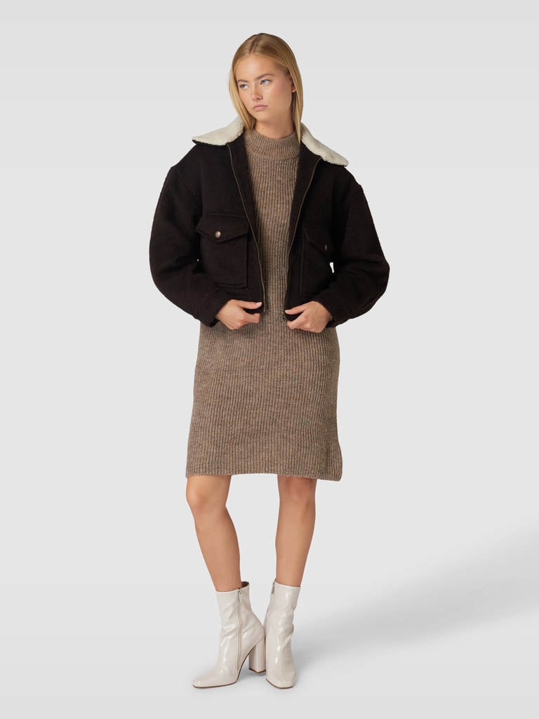 Kup online Pieces Sukienka z dzianiny o długości do kolan z bufiastymi ...