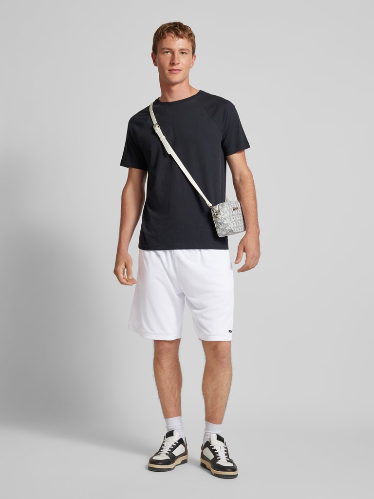 REVIEW Regular Fit Sweatshorts mit Label-Detail (weiss) online kaufen