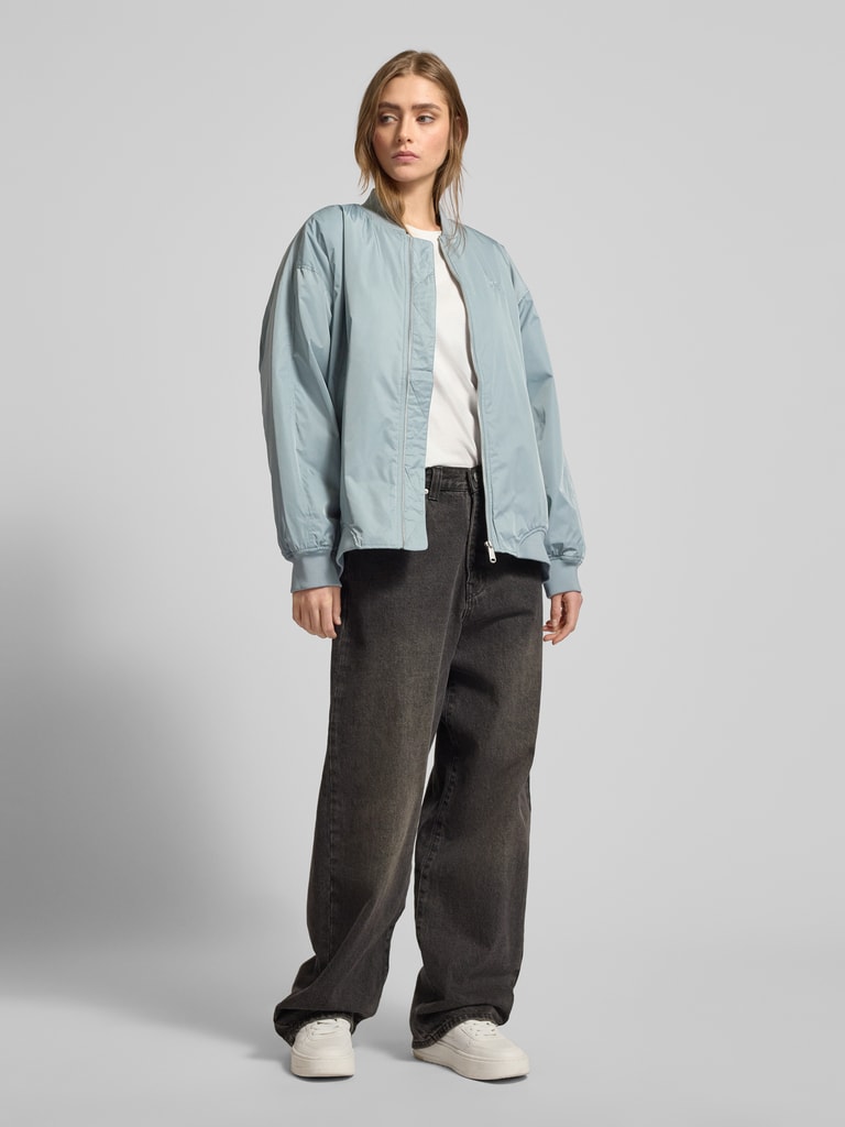 Calvin Klein Jeans Bomberjacke mit Logo-Stitching (rauchblau) online kaufen