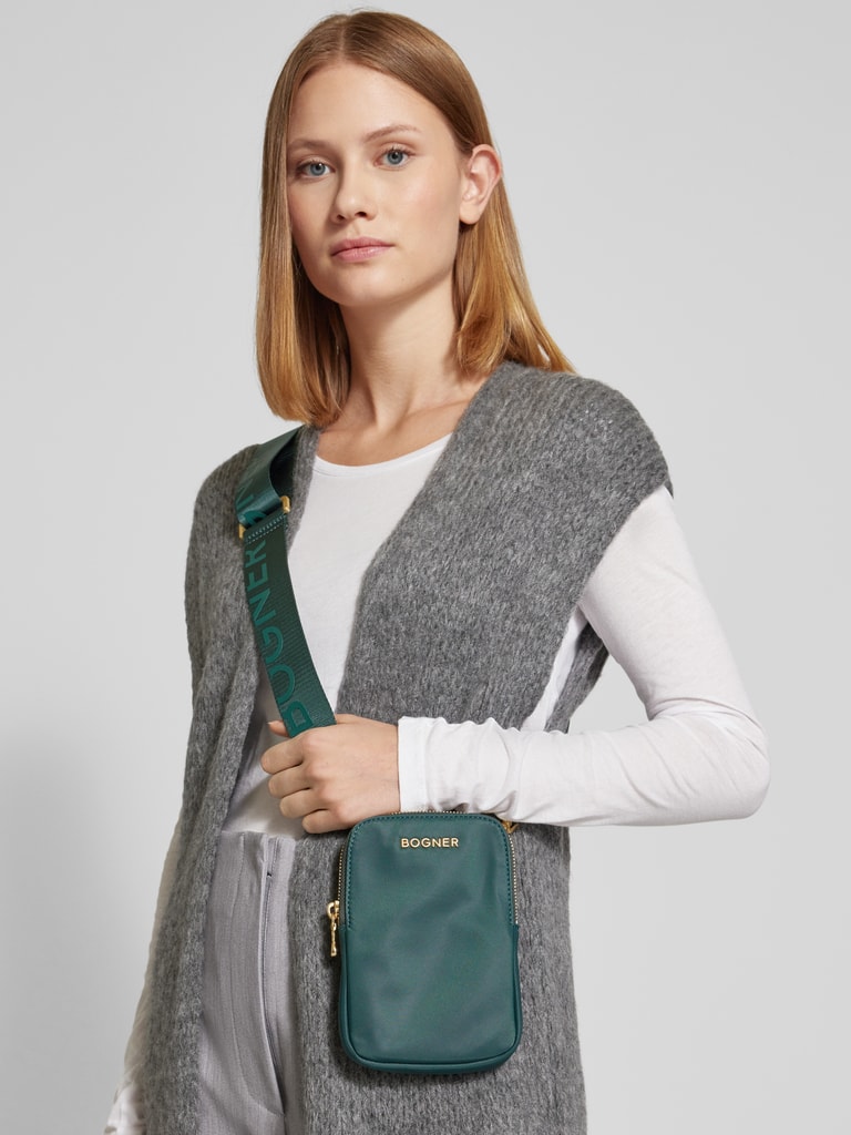 BOGNER Schoudertas met labeldetail, model 'Klosters' in flessengroen ...