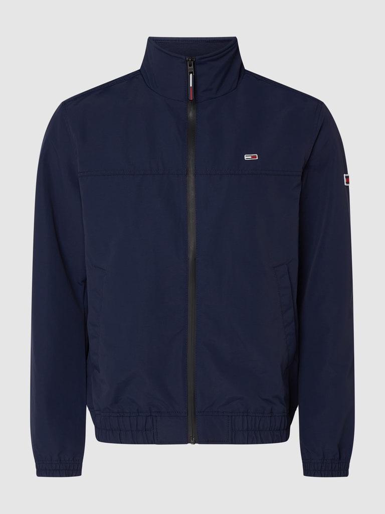 Kup online Tommy Jeans Bluzon z detalami z logo (niebieski)