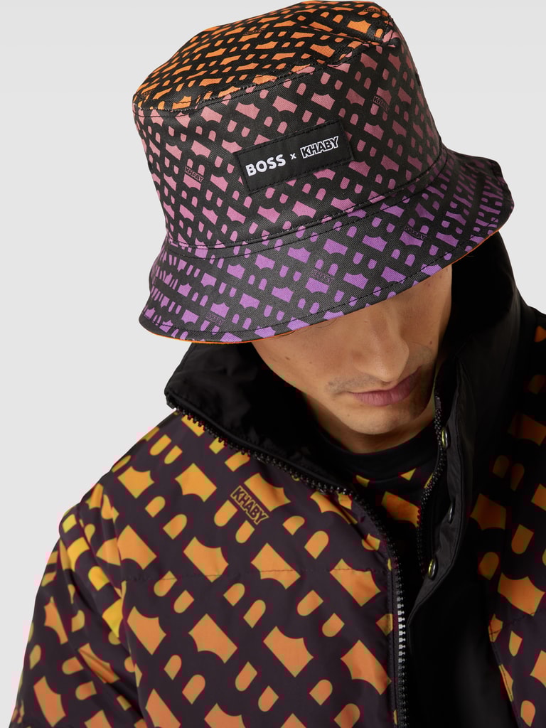 BOSS Bucket Hat mit Allover-Label-Muster - BOSS x Khaby 2.0 ...
