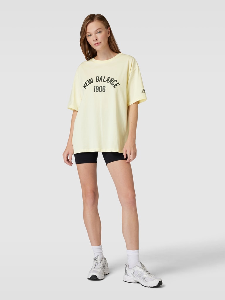 New Balance Oversized T-Shirt mit Label-Print (offwhite) online kaufen